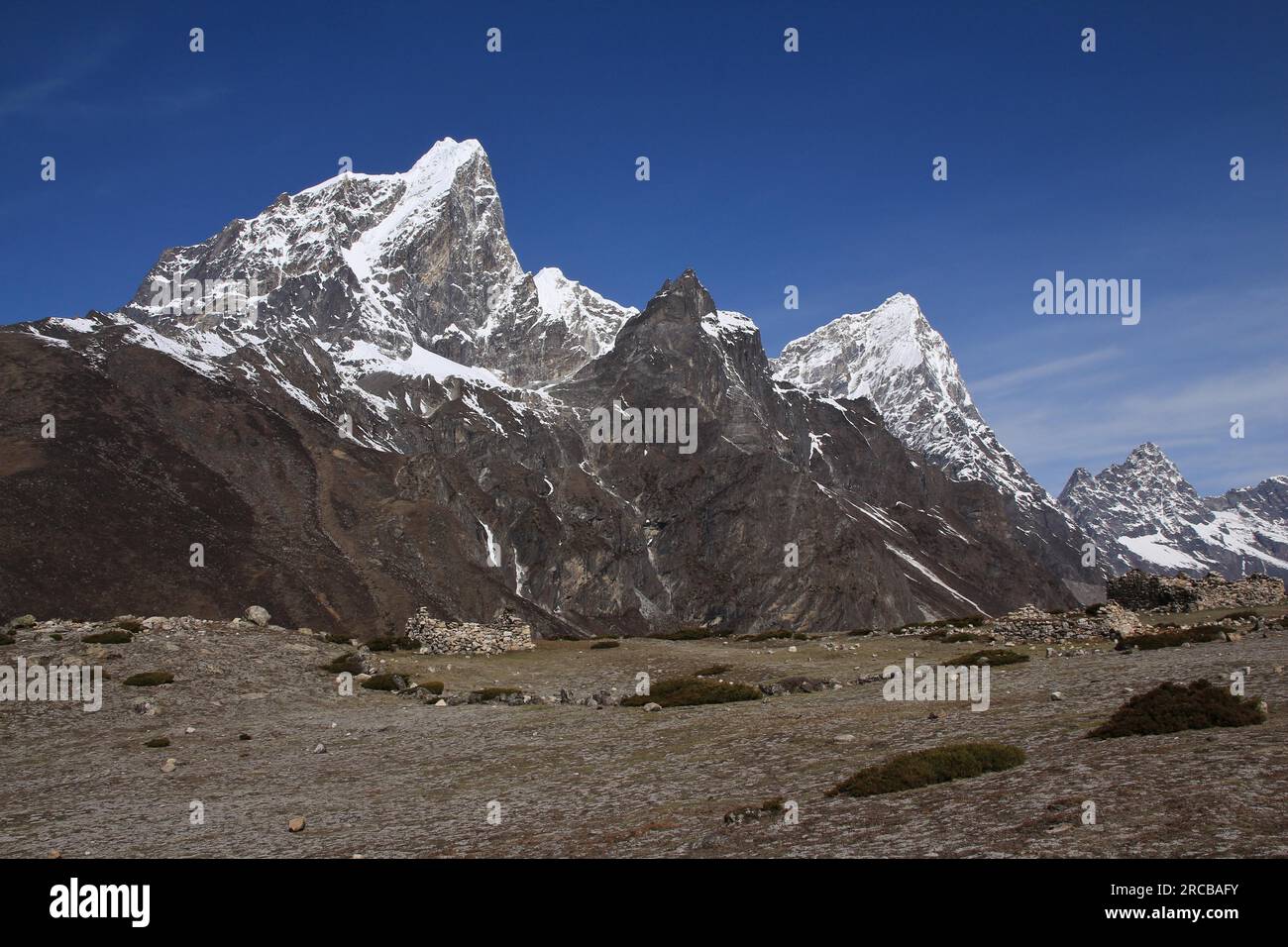 Peak cholatse in nepal hi-res stock photography and images - Alamy