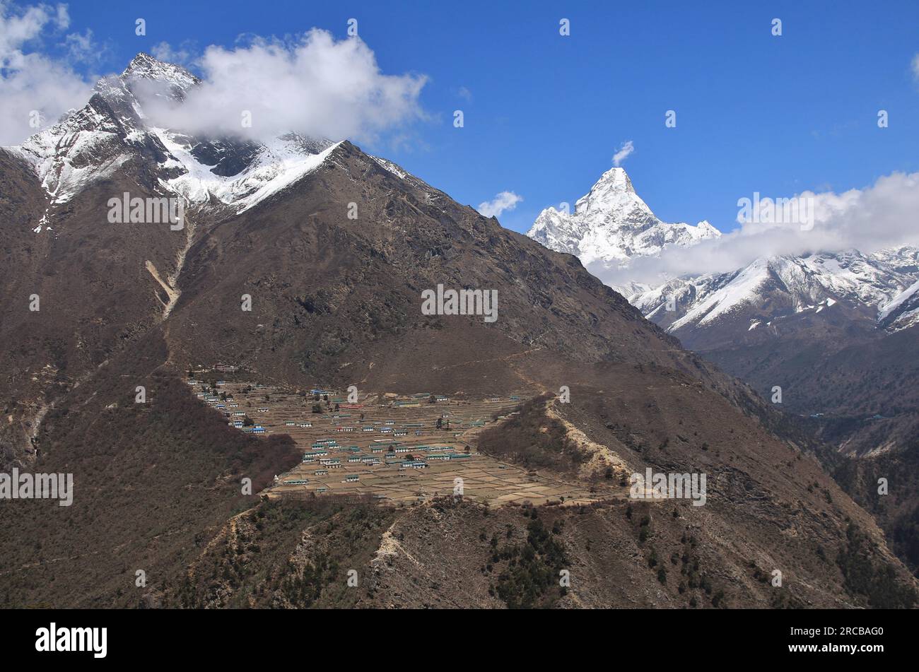 Ama dablam mountain village hi-res stock photography and images - Alamy