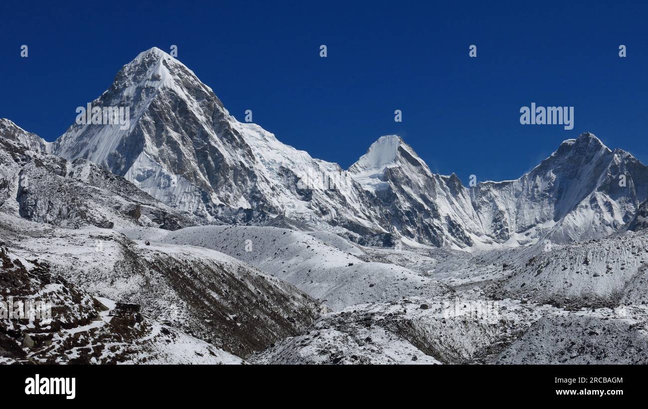 Pumori mt hi-res stock photography and images - Alamy