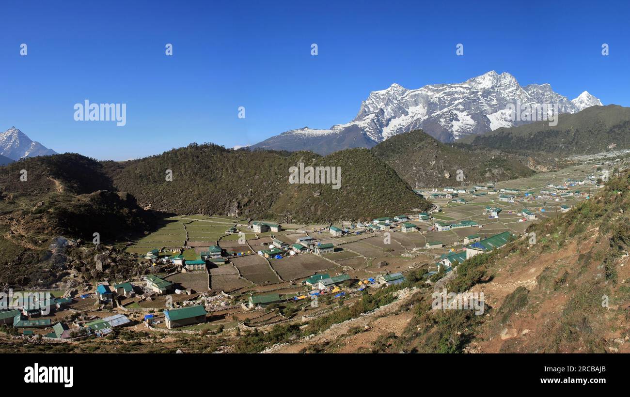 Sherpa village Khumjung, Everest National Park Stock Photo - Alamy