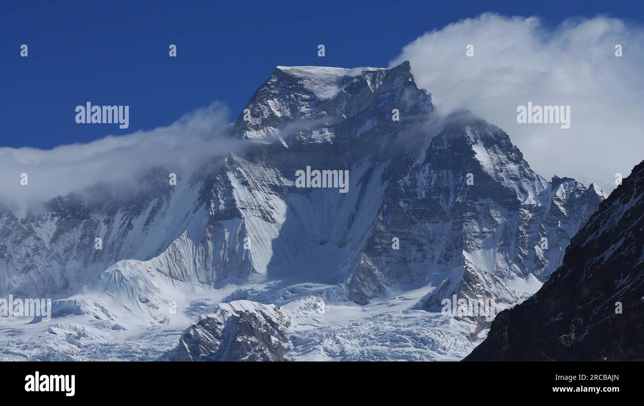 Tensing Peak, high mountain in the Everest National Park Stock Photo ...