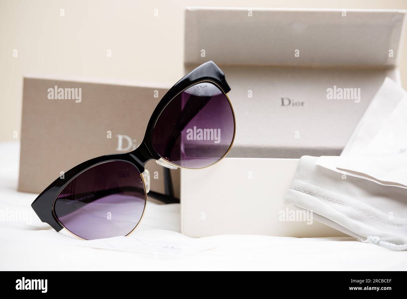 Shades sunglasses spectacles classic items products Stock Photo - Alamy