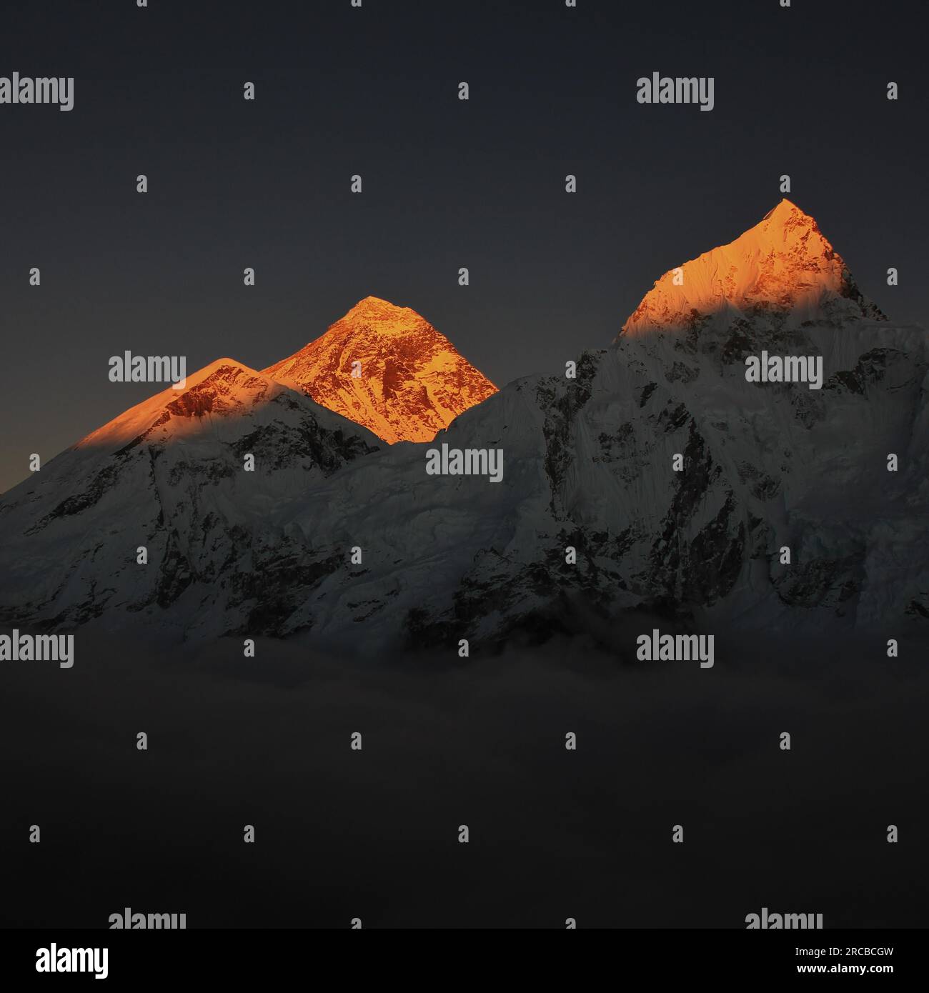 High mountains Khumbutse, Everest and Nuptse at sunset Stock Photo - Alamy