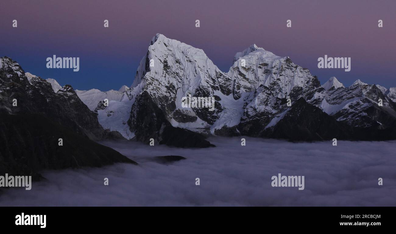 Sunset view from Gokyo Ri, Everest National Park. Mount Cholatse. Sea ...
