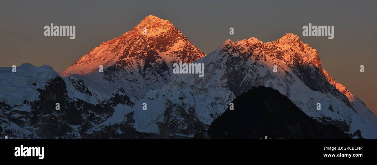 Mount Everest and Nuptse at sunset. View from Gokyo Ri Stock Photo - Alamy