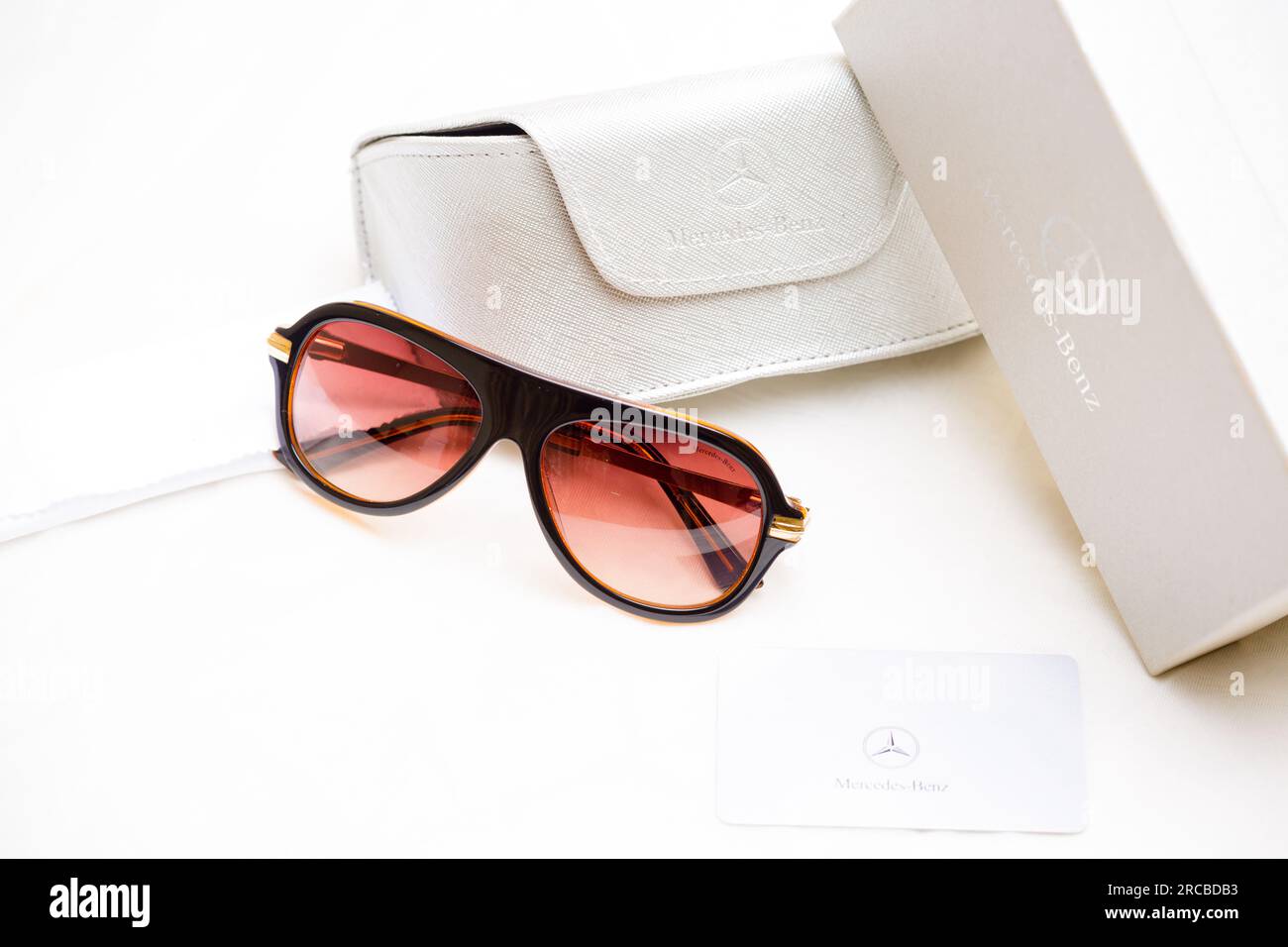 Shades sunglasses spectacles classic items products Stock Photo - Alamy