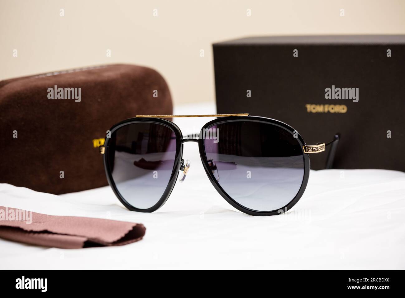 Shades sunglasses spectacles classic items products Stock Photo - Alamy