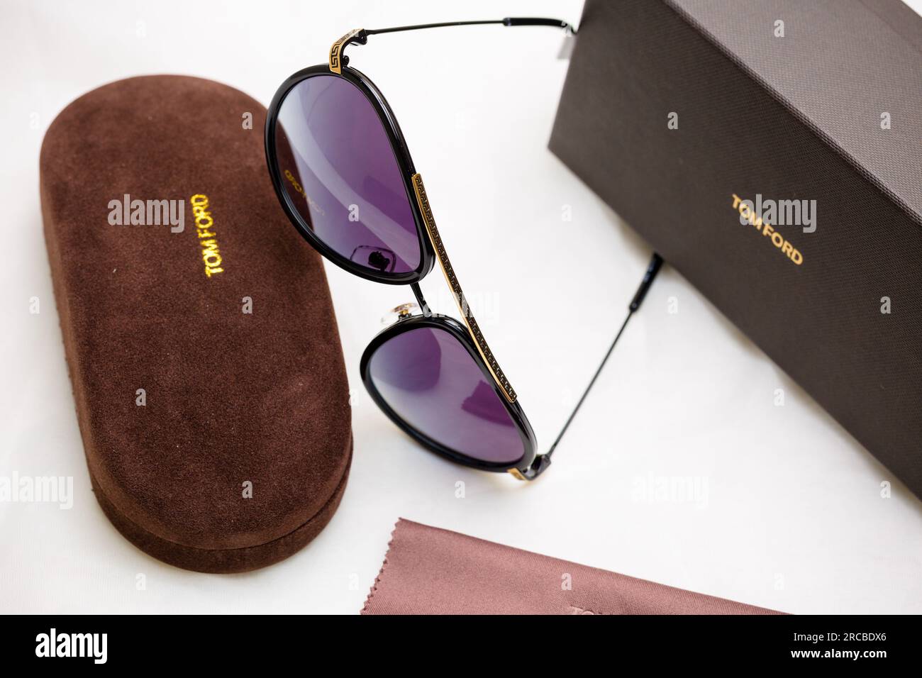 Shades sunglasses spectacles classic items products Stock Photo - Alamy