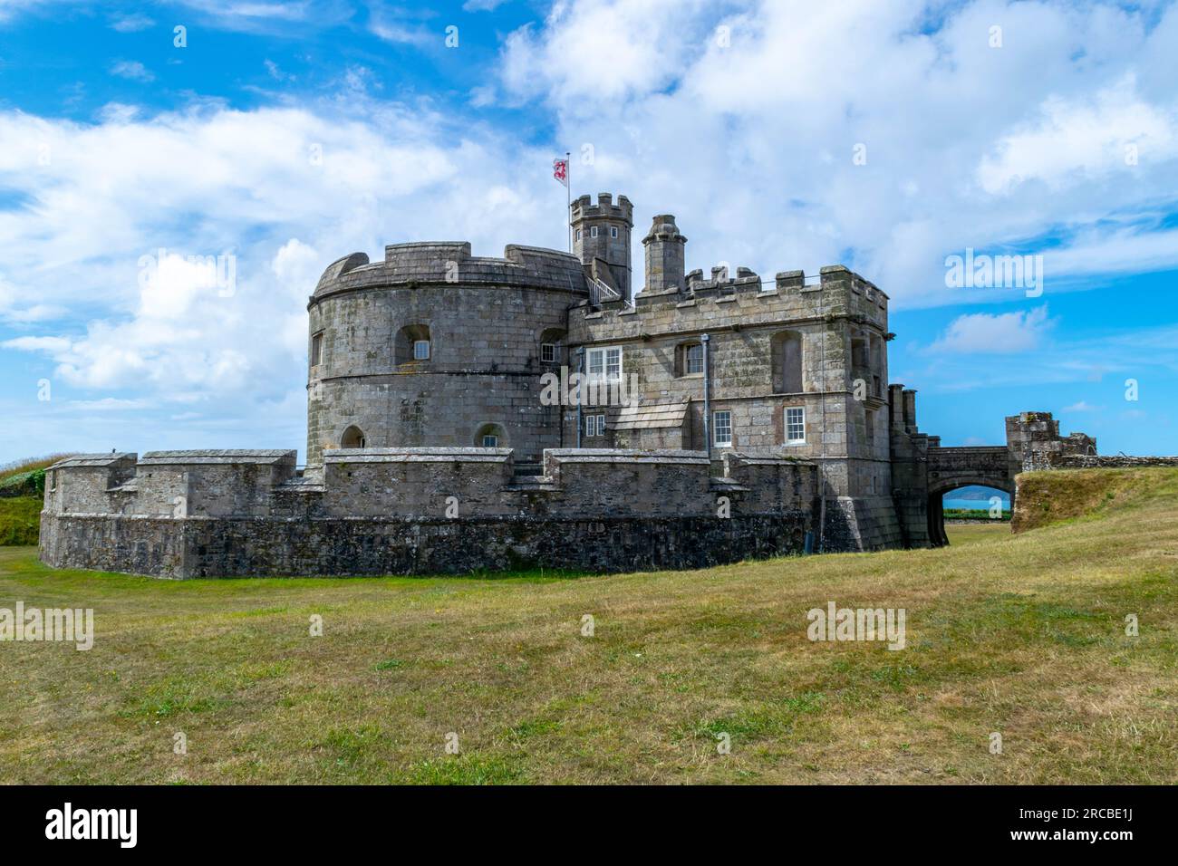 English tudor castle hi-res stock photography and images - Alamy