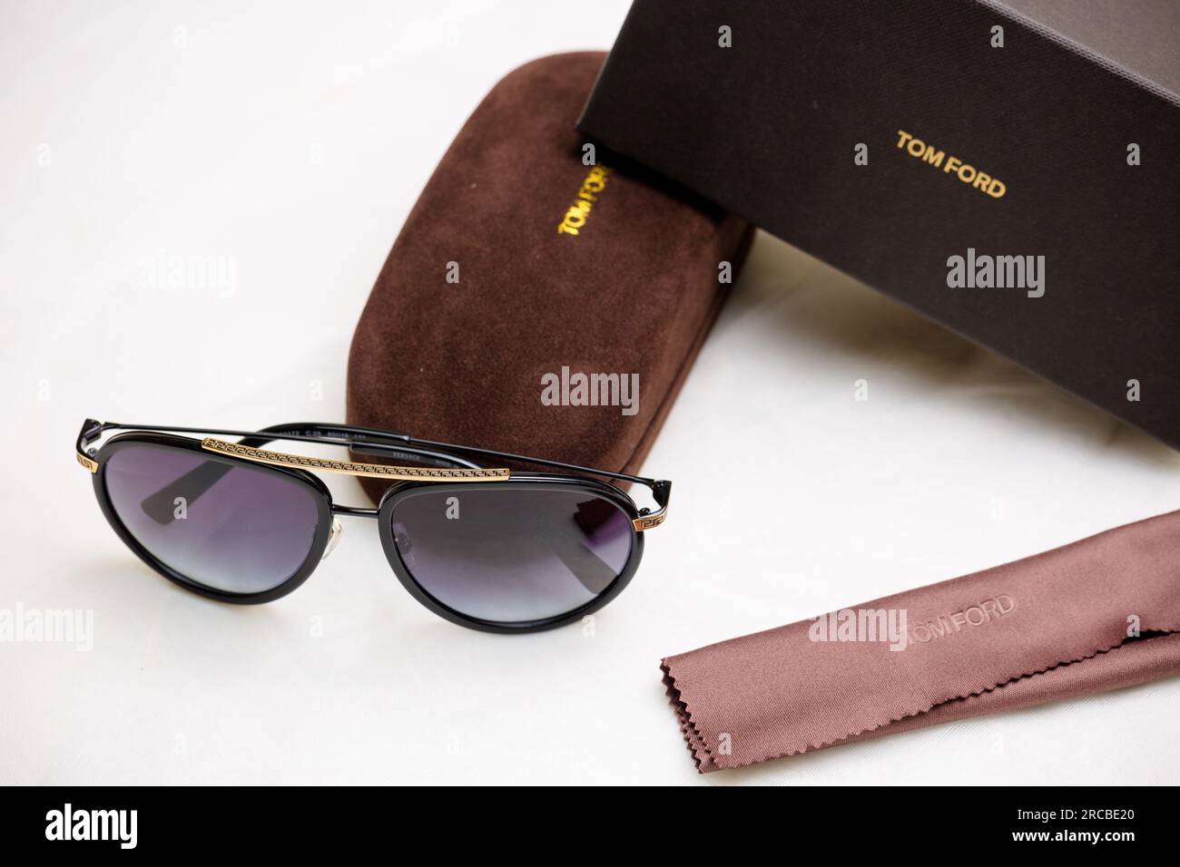 Shades sunglasses spectacles classic items products Stock Photo - Alamy