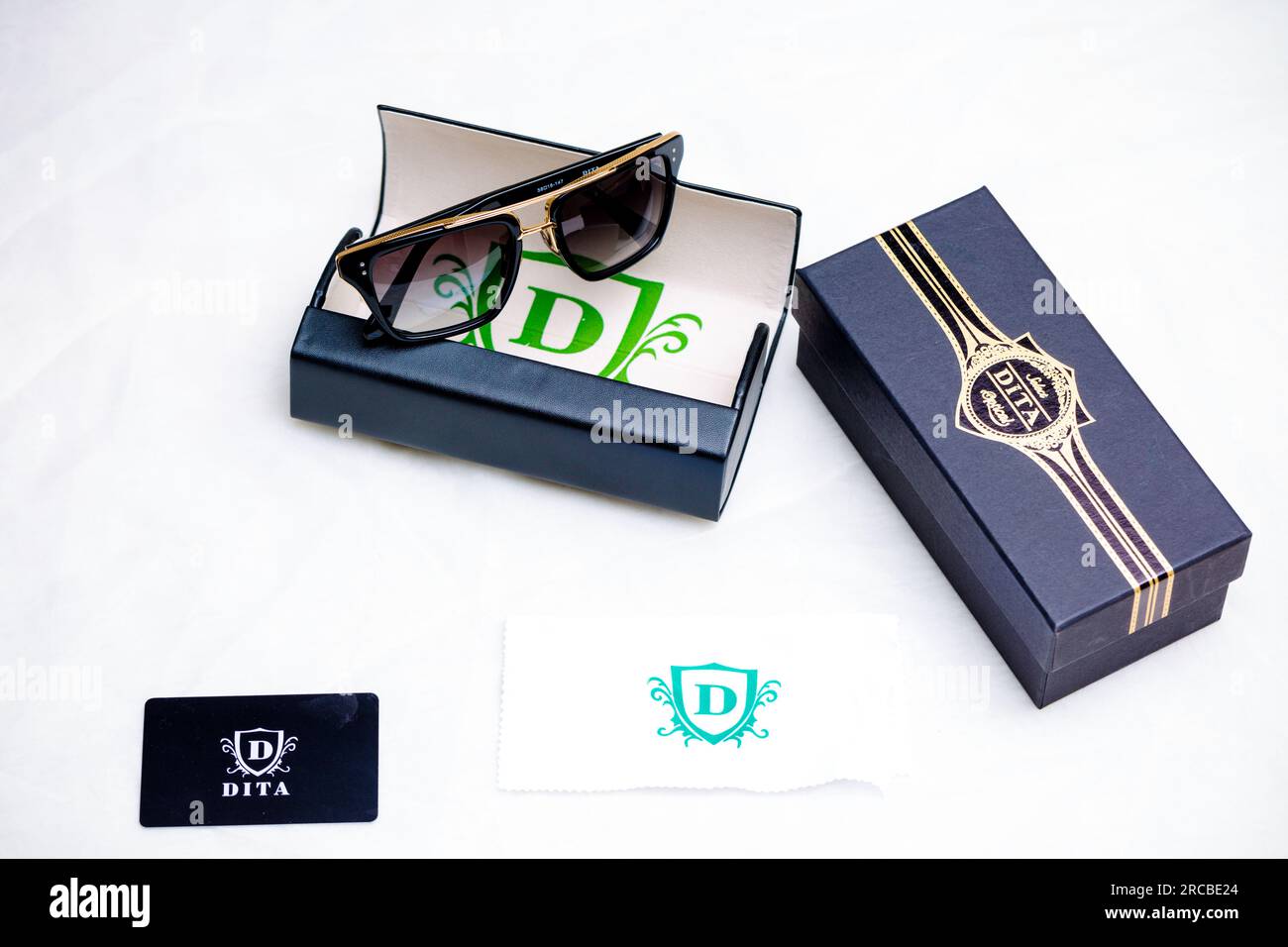 Shades sunglasses spectacles classic items products Stock Photo - Alamy