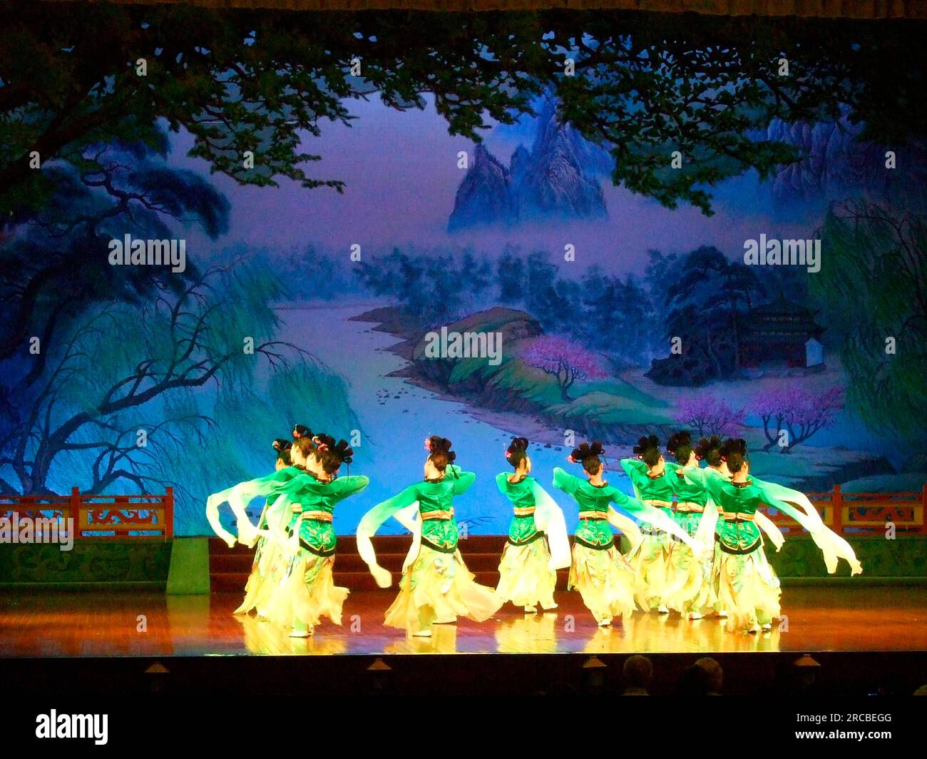 Chinese dance performance, theatre, Xi'an, China Stock Photo - Alamy