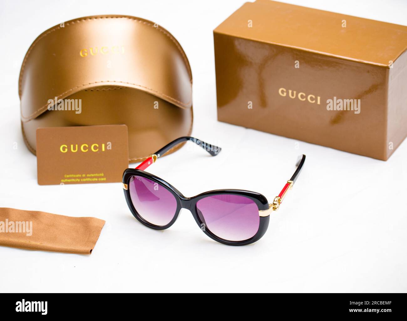 Shades sunglasses spectacles classic items products Stock Photo - Alamy