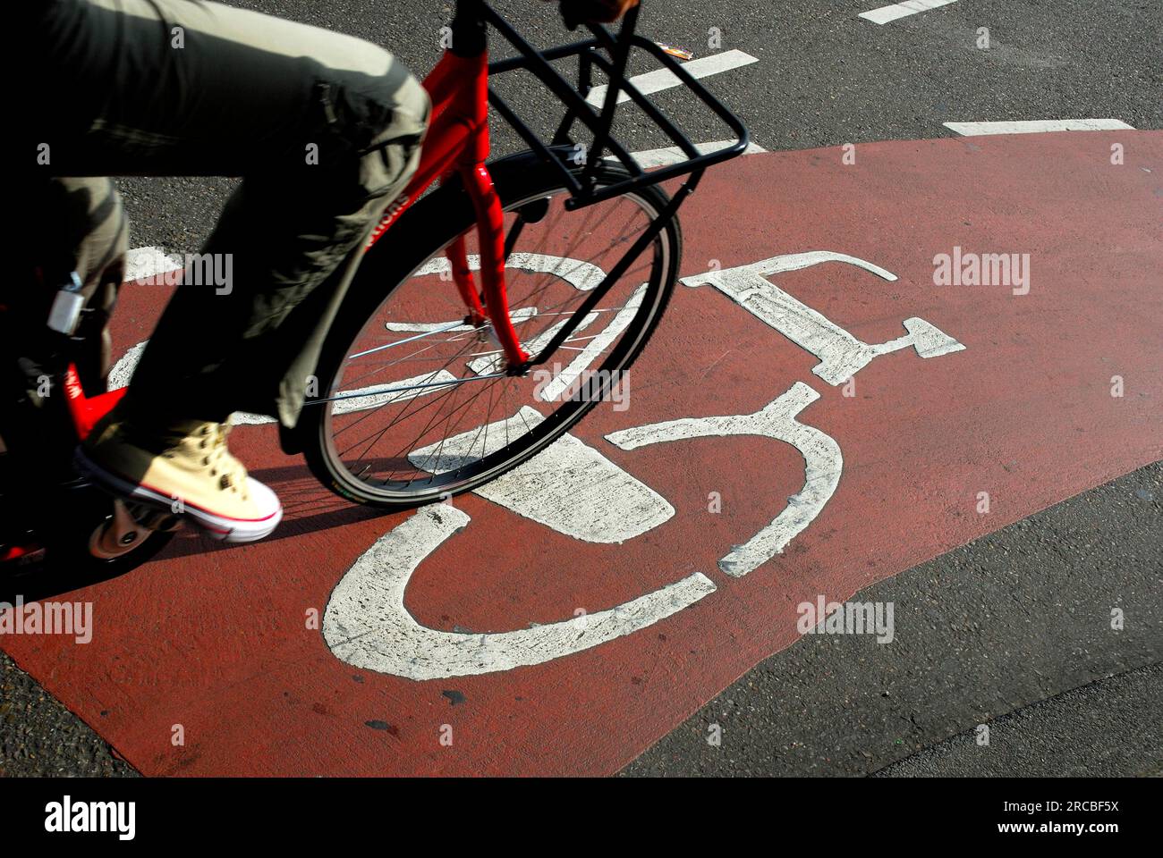 Holland cyclist hi-res stock photography and images - Alamy