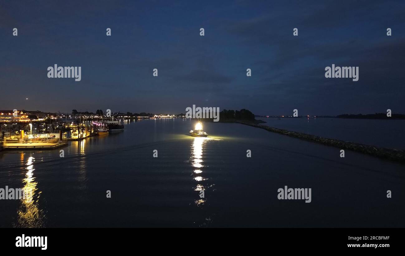 Lone at night hi-res stock photography and images - Alamy