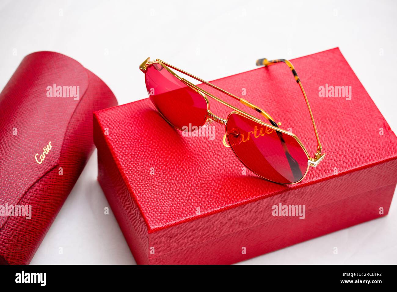 Shades sunglasses spectacles classic items products Stock Photo - Alamy