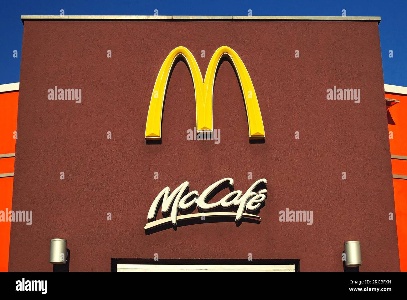 Mcdonalds logo hi-res stock photography and images - Alamy