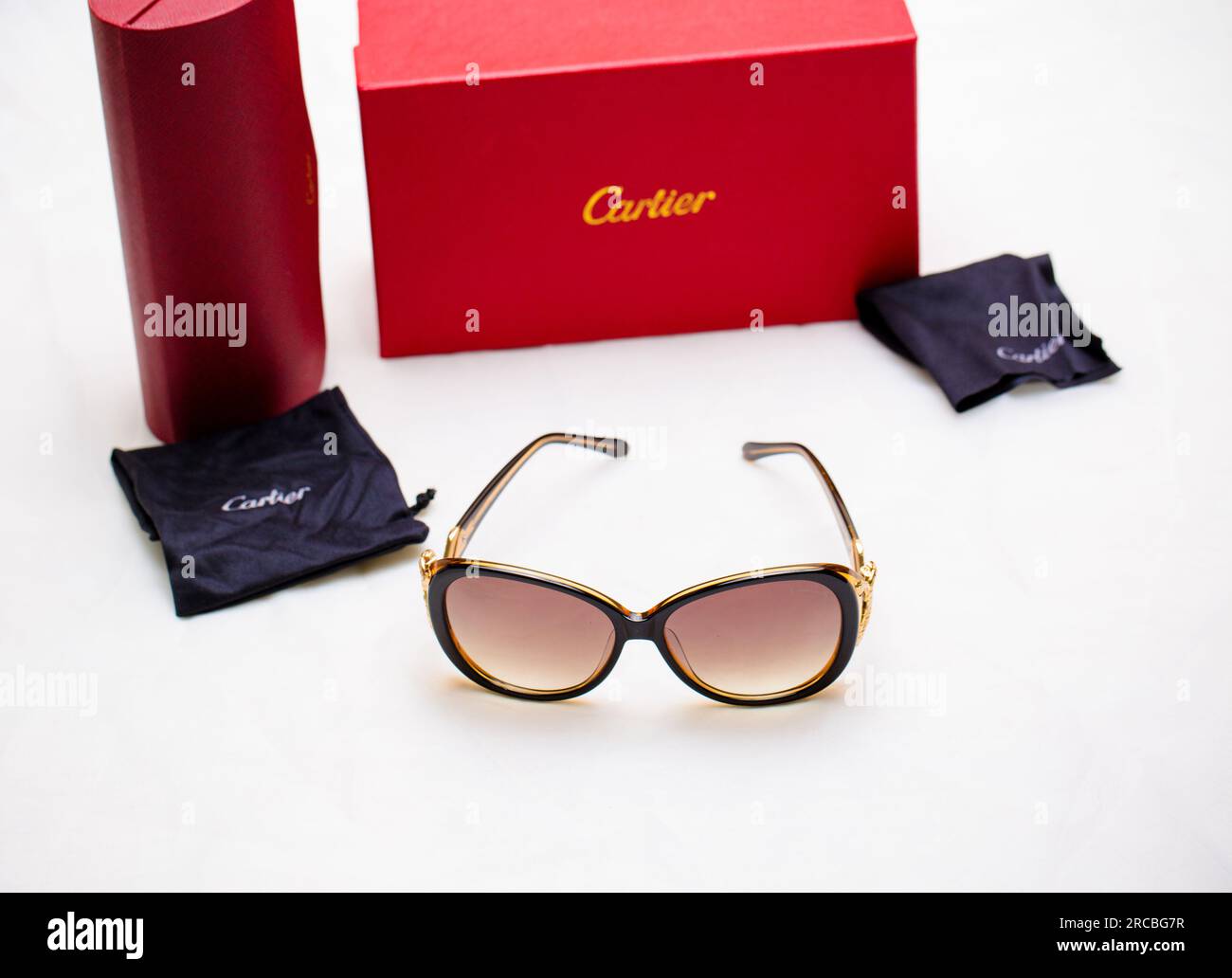 Shades sunglasses spectacles classic items products Stock Photo - Alamy