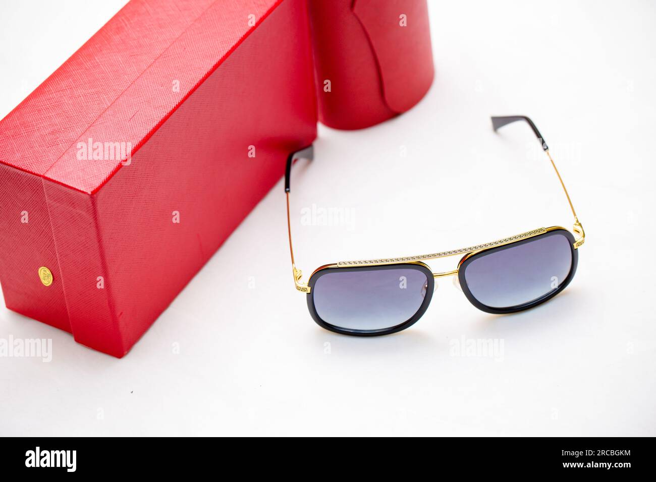 Shades sunglasses spectacles classic items products Stock Photo - Alamy