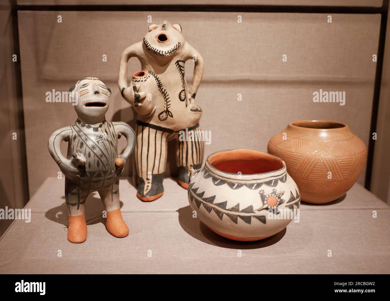 Modern native american art hi-res stock photography and images - Alamy