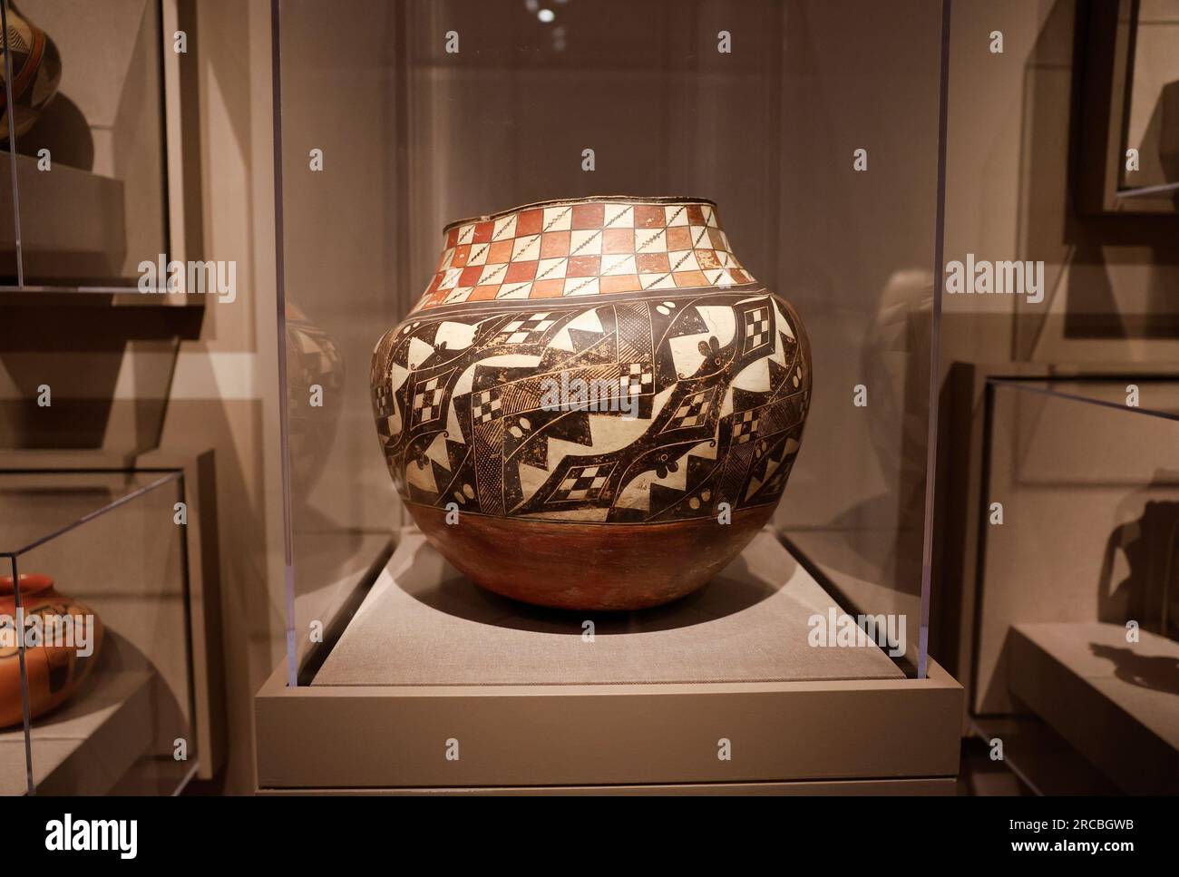 Native american artifacts new york hi-res stock photography and images ...