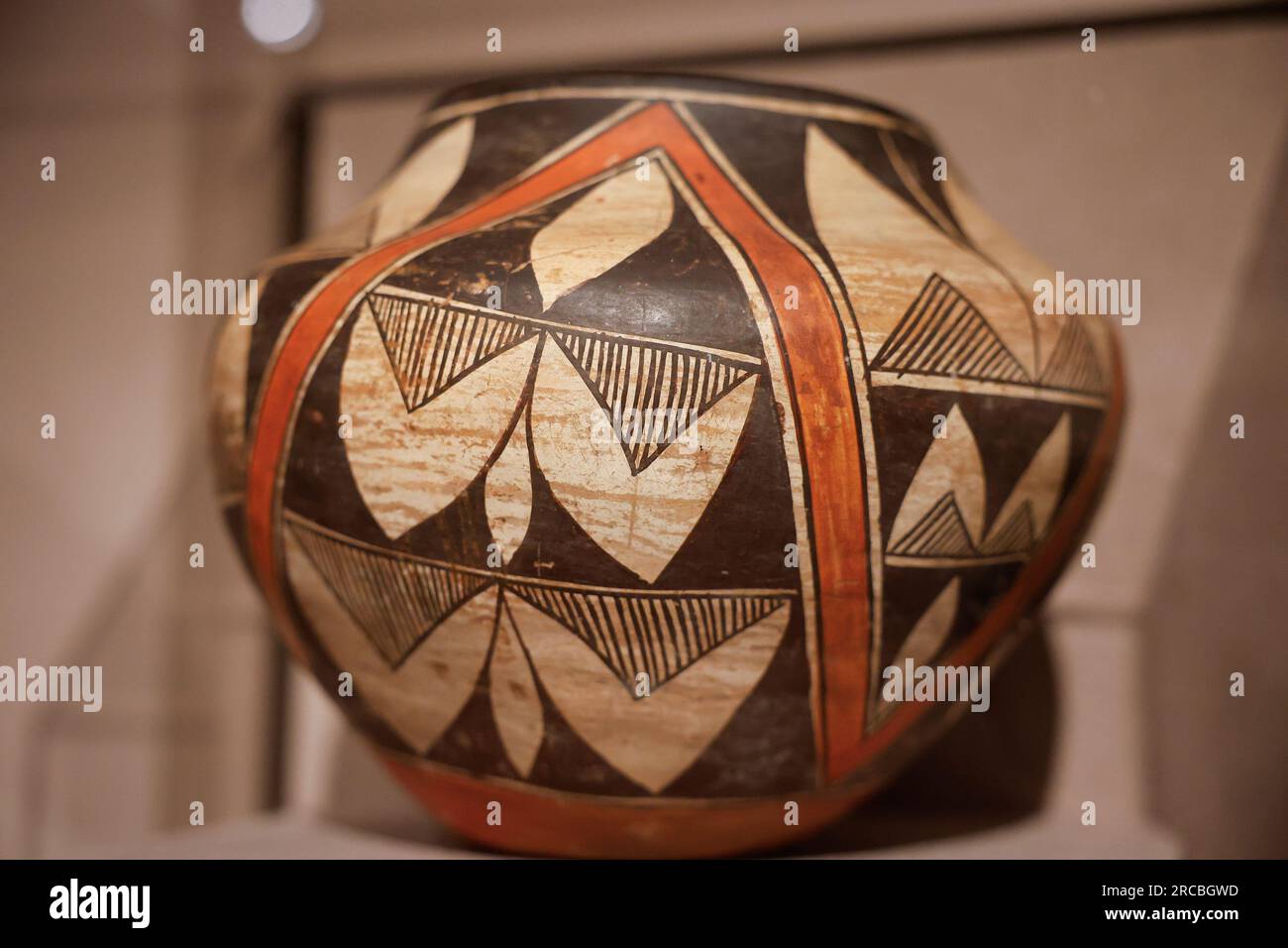 Modern native american art hi-res stock photography and images - Alamy