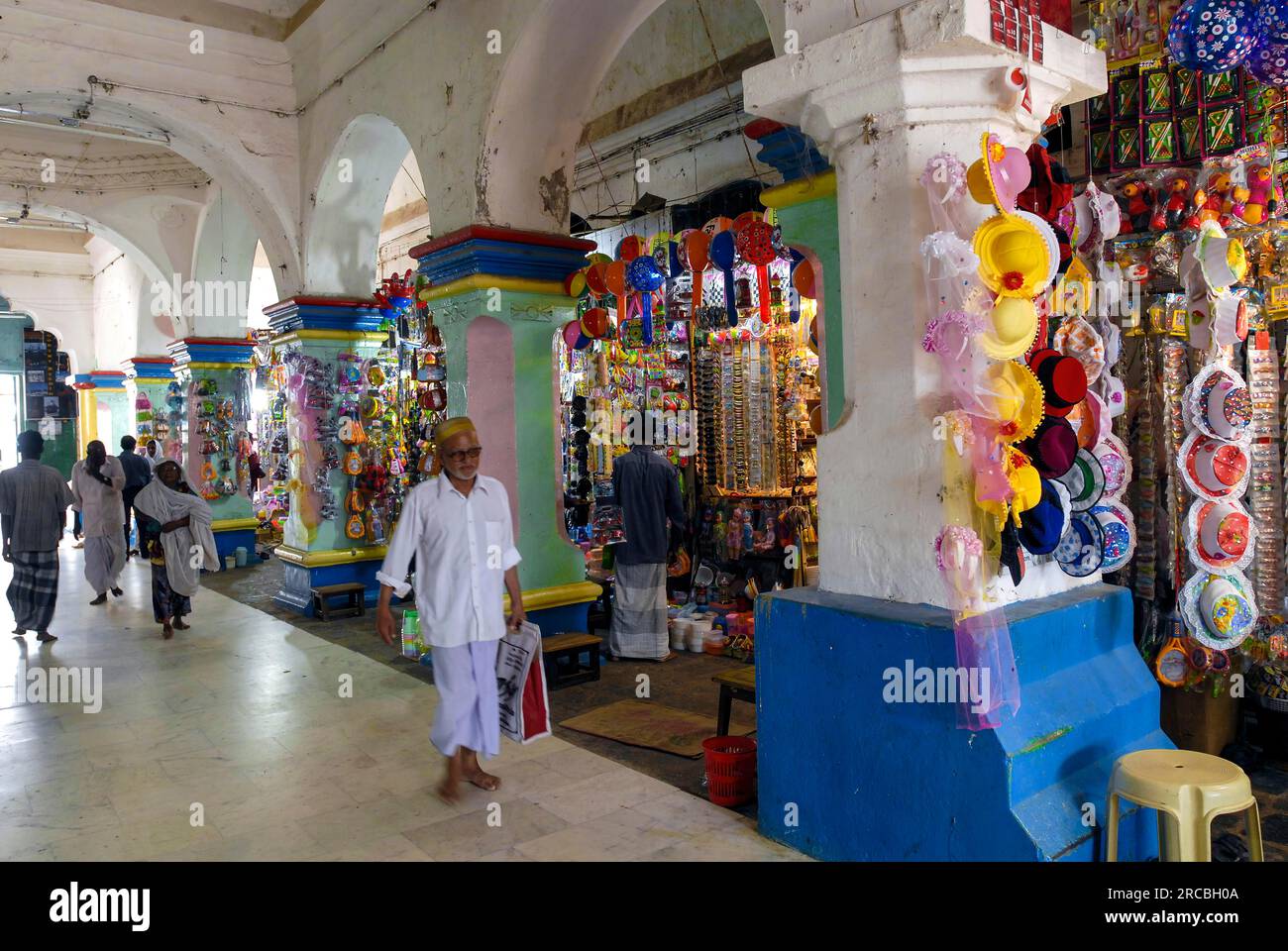 Shops in Nagoor Dargah Syed Shahul Hameed Dargah Nagore Andavar dargah ...