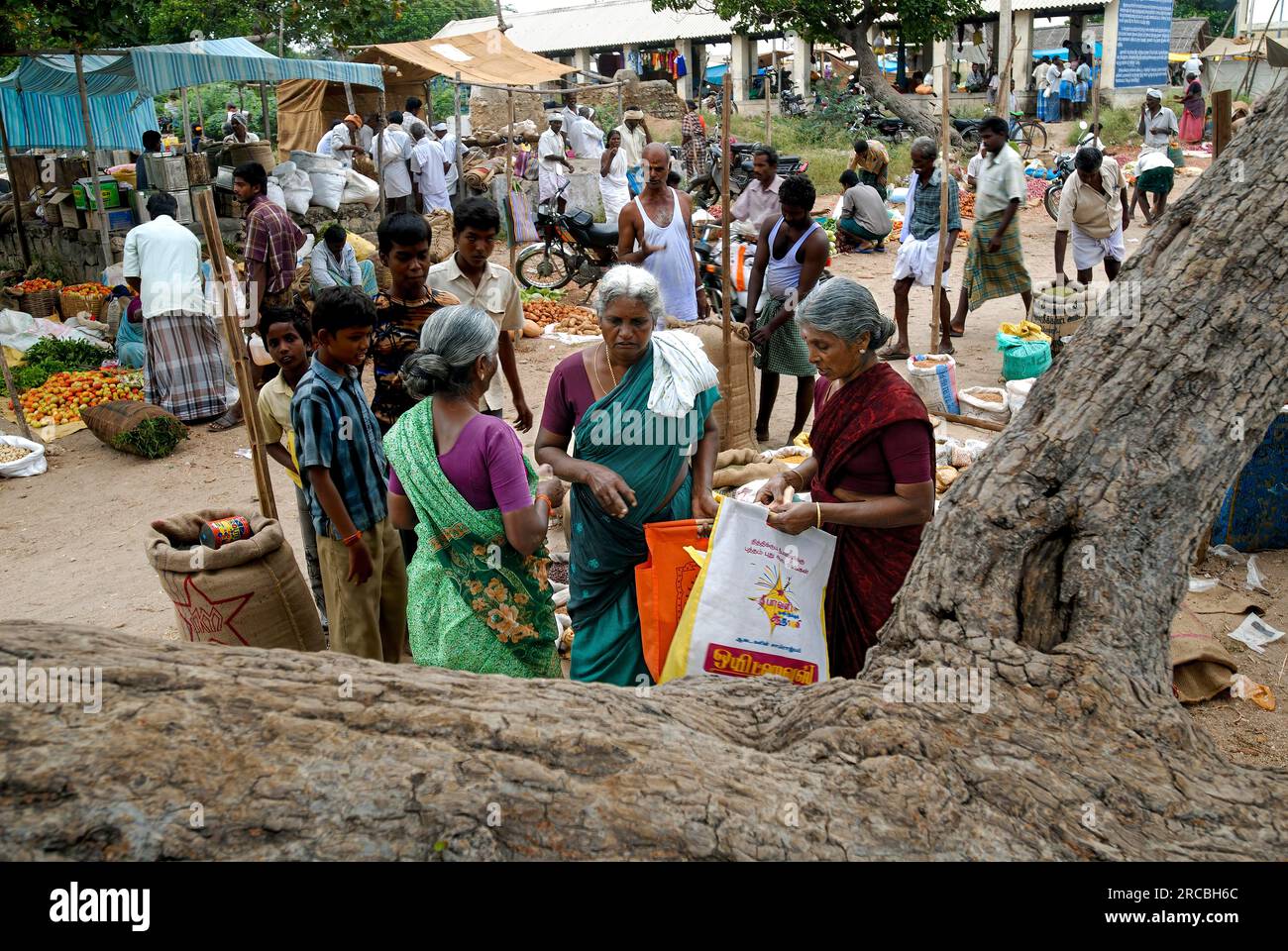 Market press hi-res stock photography and images - Alamy