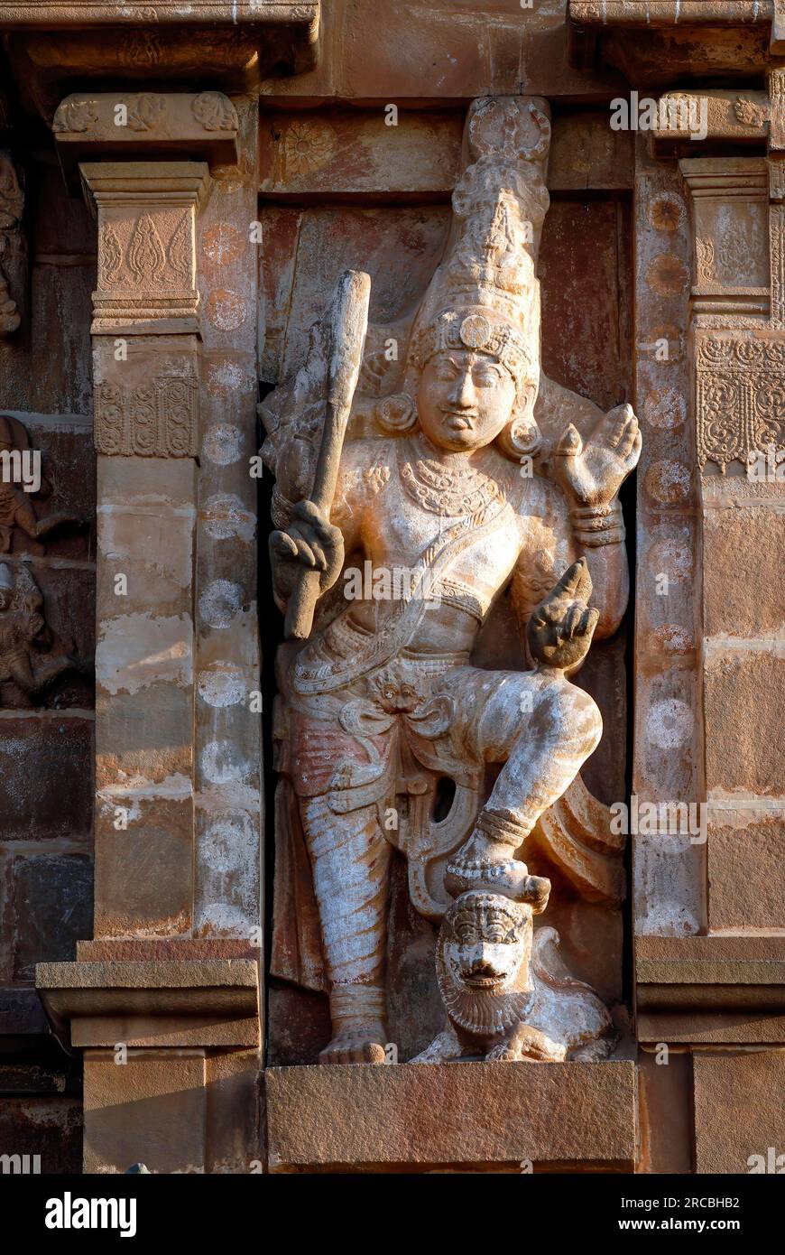 Dwarapalaka gate Keeper statue in Brihadisvara Brihadeeswara Big Temple ...