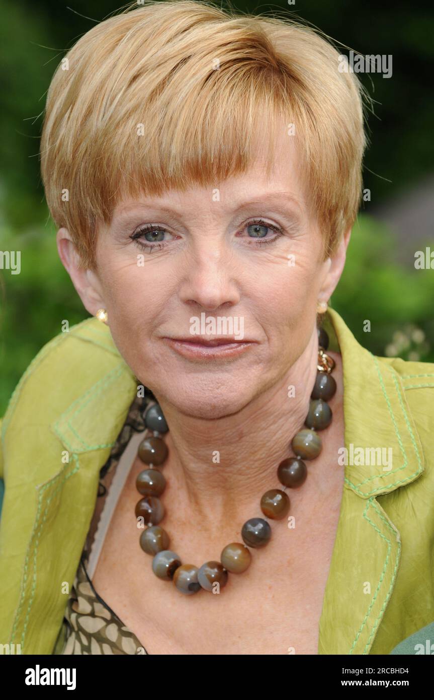 Anne Robinson, Chelsea Flower Show, Royal Hospital, London, UK Stock ...