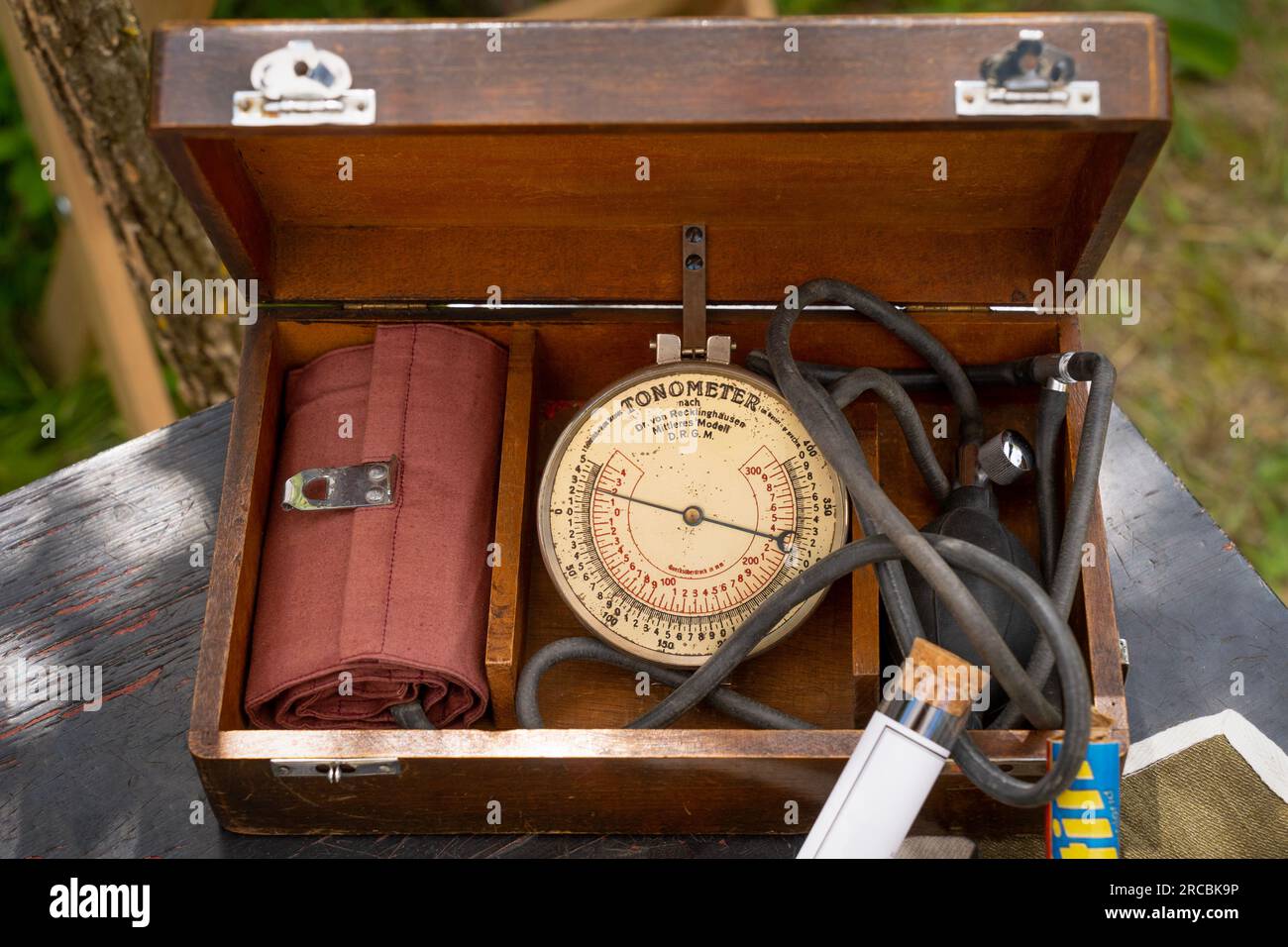 Old pressure gauge hi-res stock photography and images - Alamy