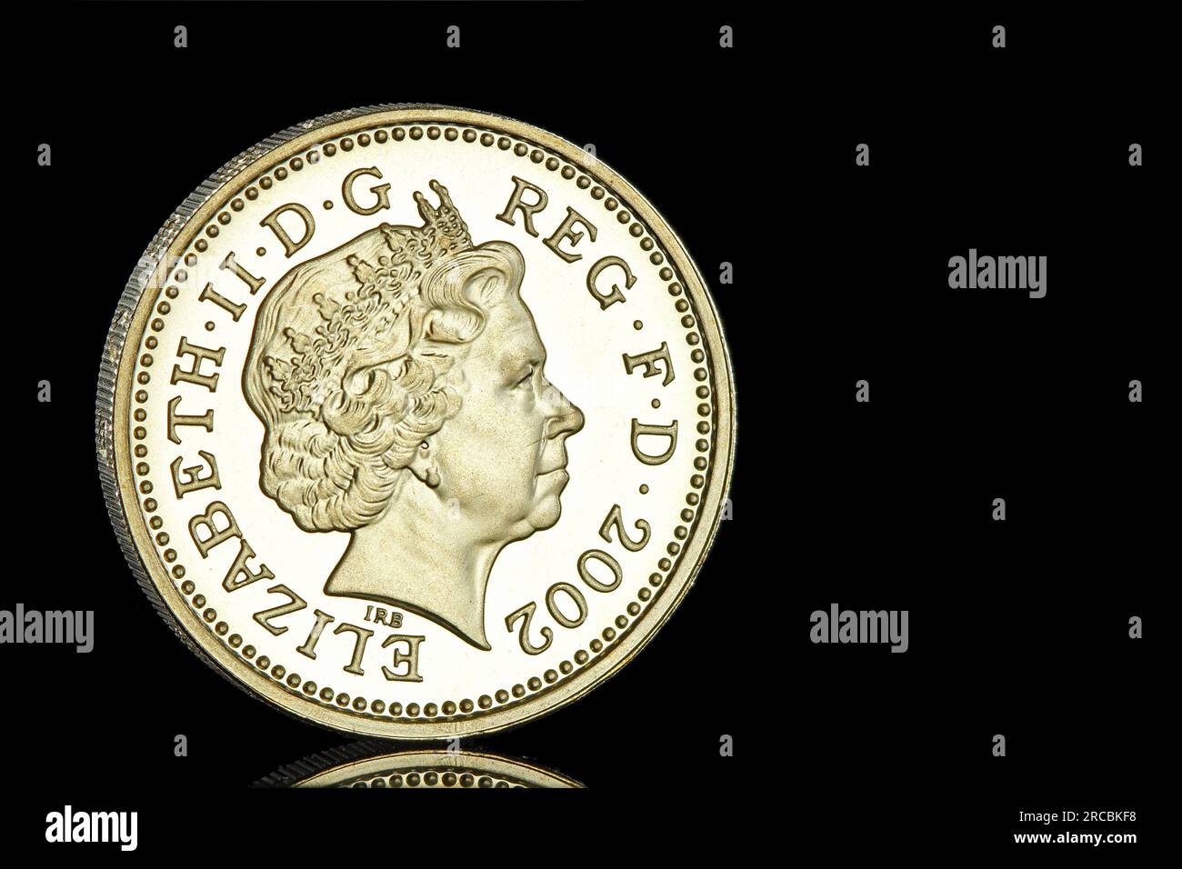 2002 One Pound coin showing the 4th coin portrait of Queen Elizabeth II ...