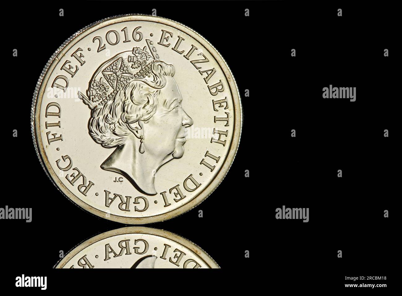 The last UK round pound coin issued as a collectors edition in 2016 ...