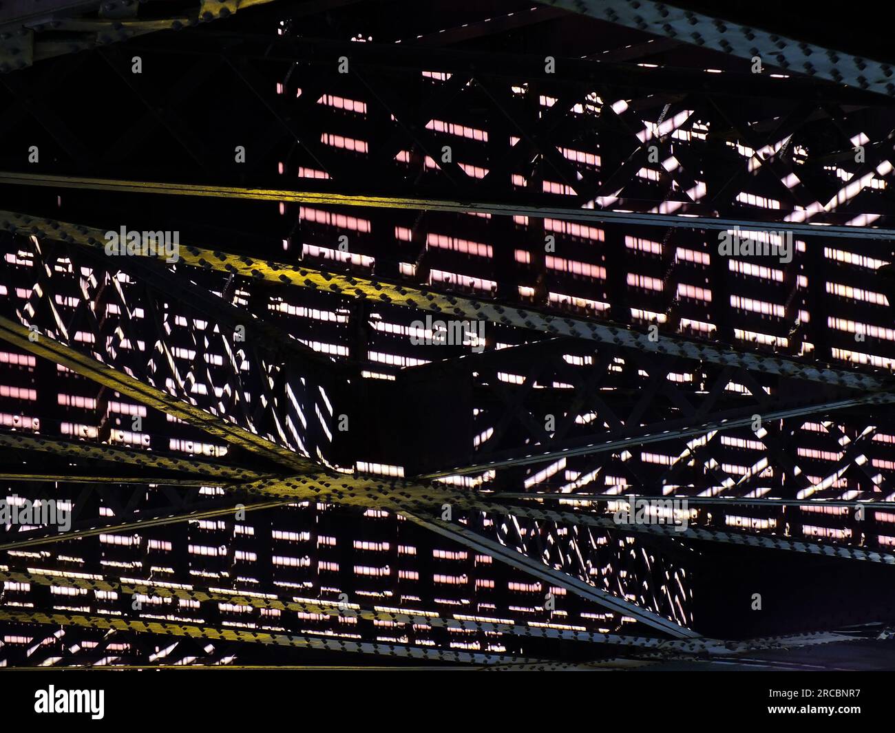 Beams and girders hi-res stock photography and images - Alamy