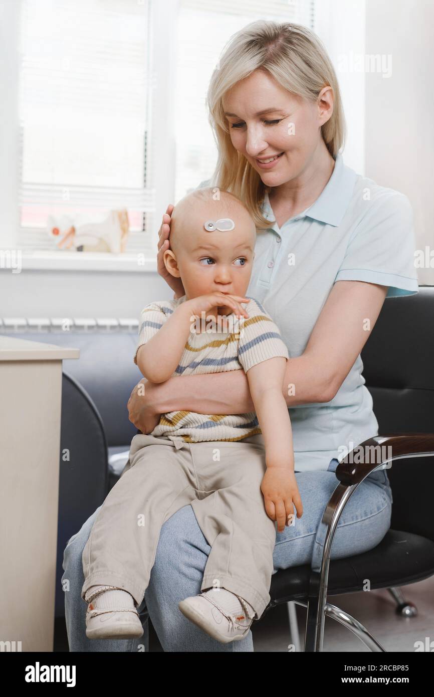Mother baby visit pediatrician hi-res stock photography and images - Alamy