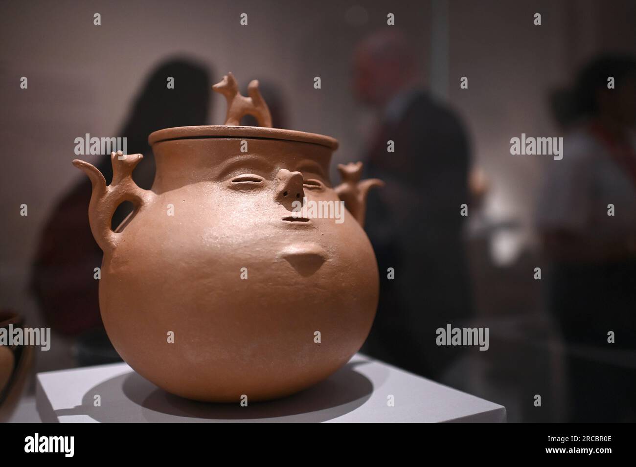 New York, USA. 13th July, 2023. A close-up of a Bean pot with lid on ...