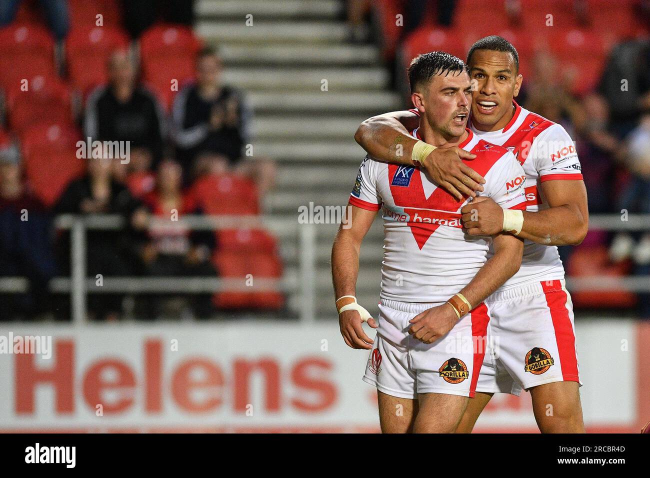 Clapping the scorer hi-res stock photography and images - Alamy