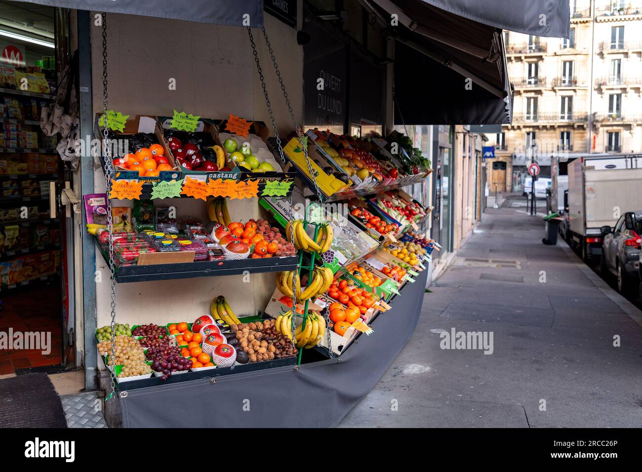 Apple products boutique hi-res stock photography and images - Alamy