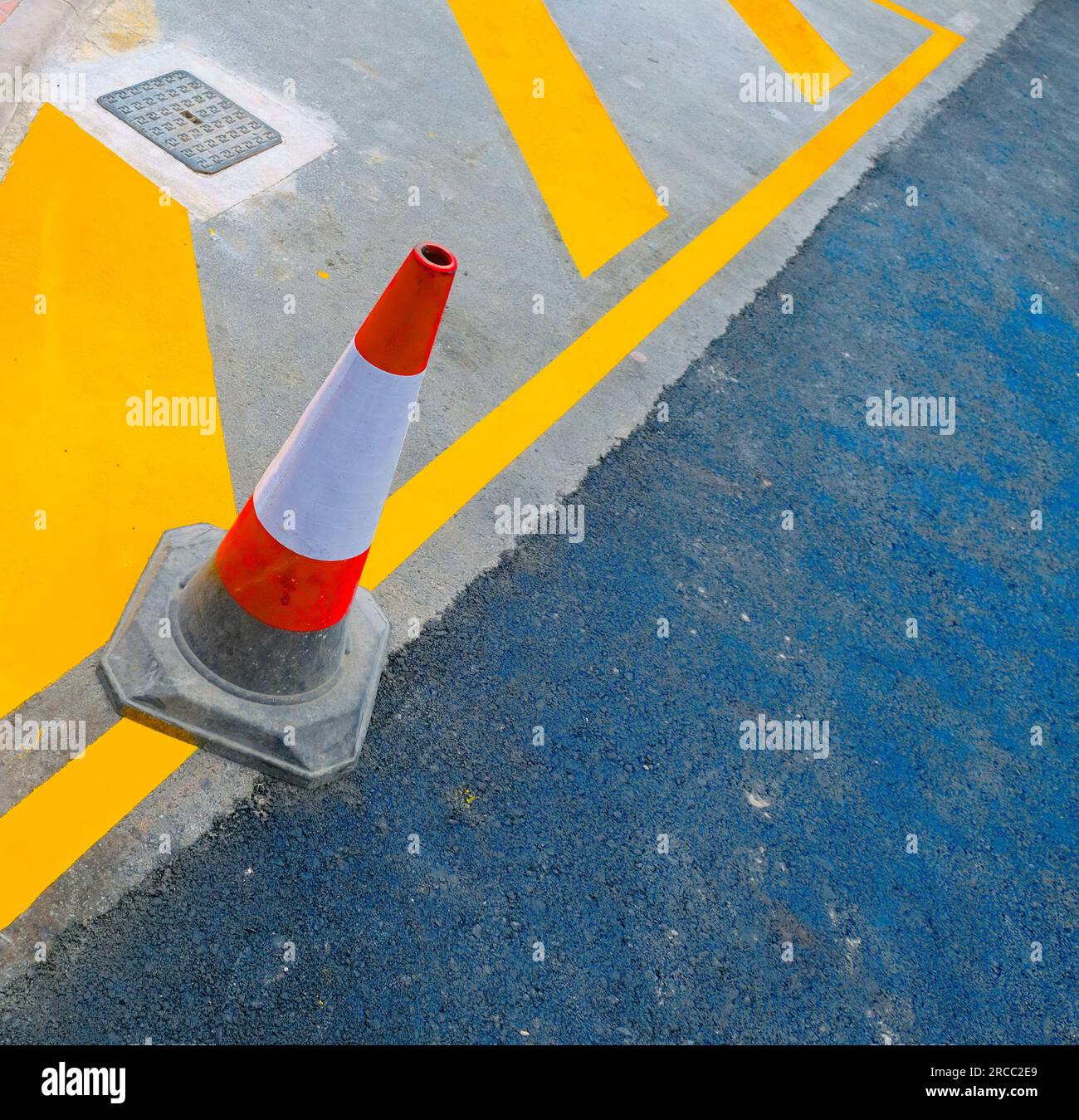 Red and white paint marks hi-res stock photography and images - Alamy