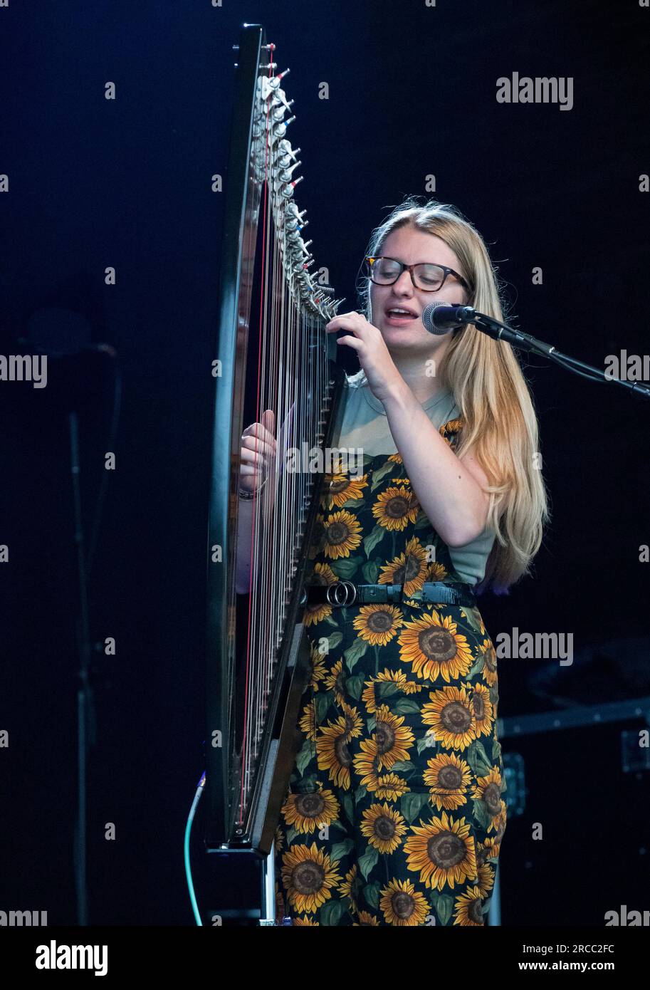 Performing live leeds festival hi-res stock photography and images - Alamy