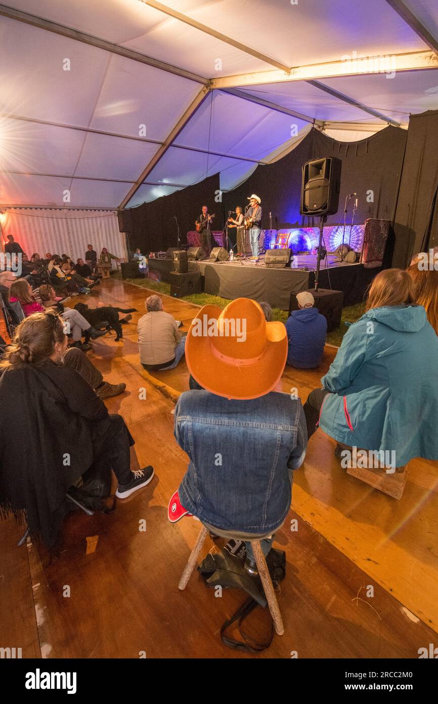 Outdoor audience seated hi-res stock photography and images - Alamy