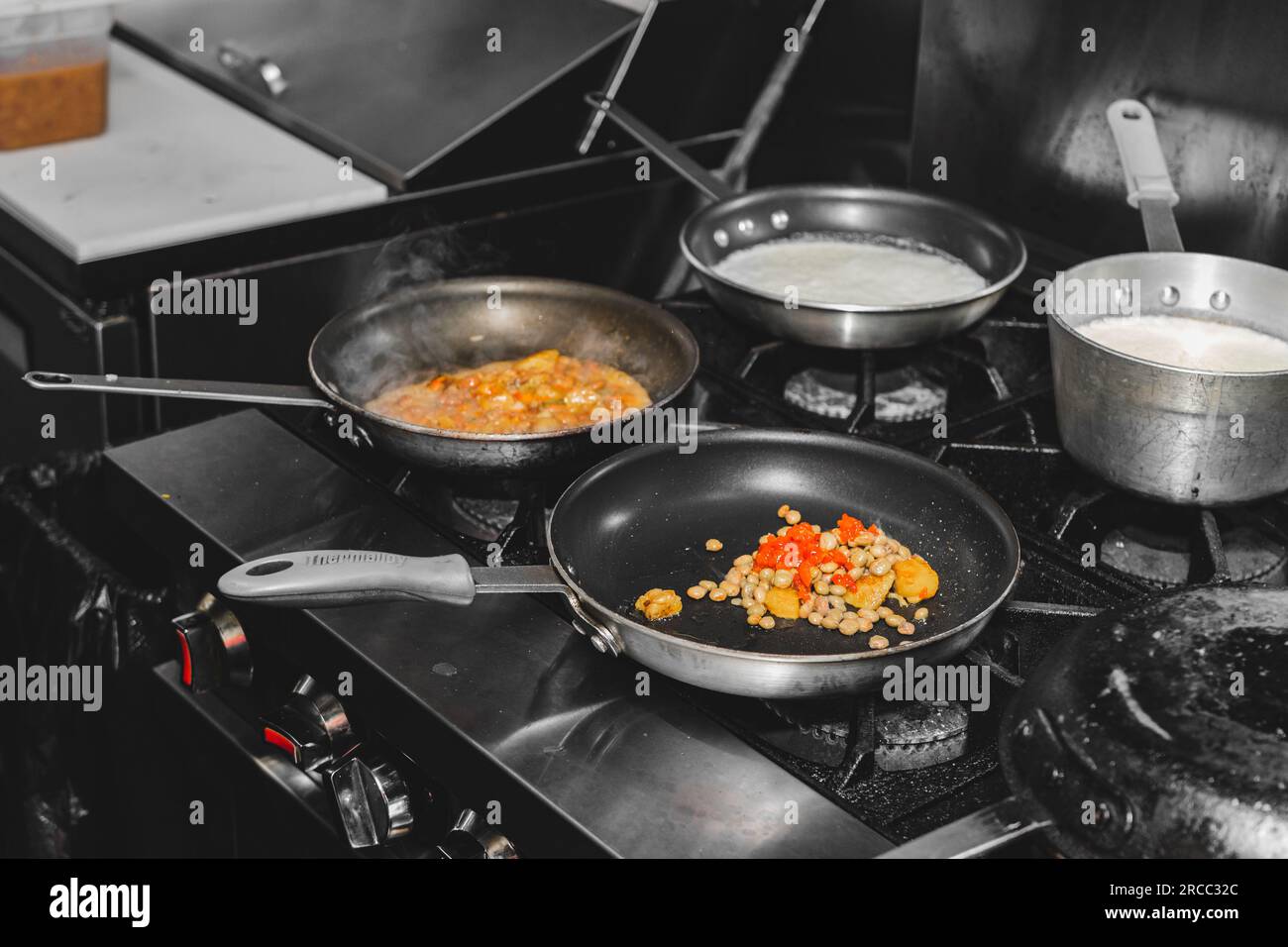 Two plate stove hi-res stock photography and images - Alamy
