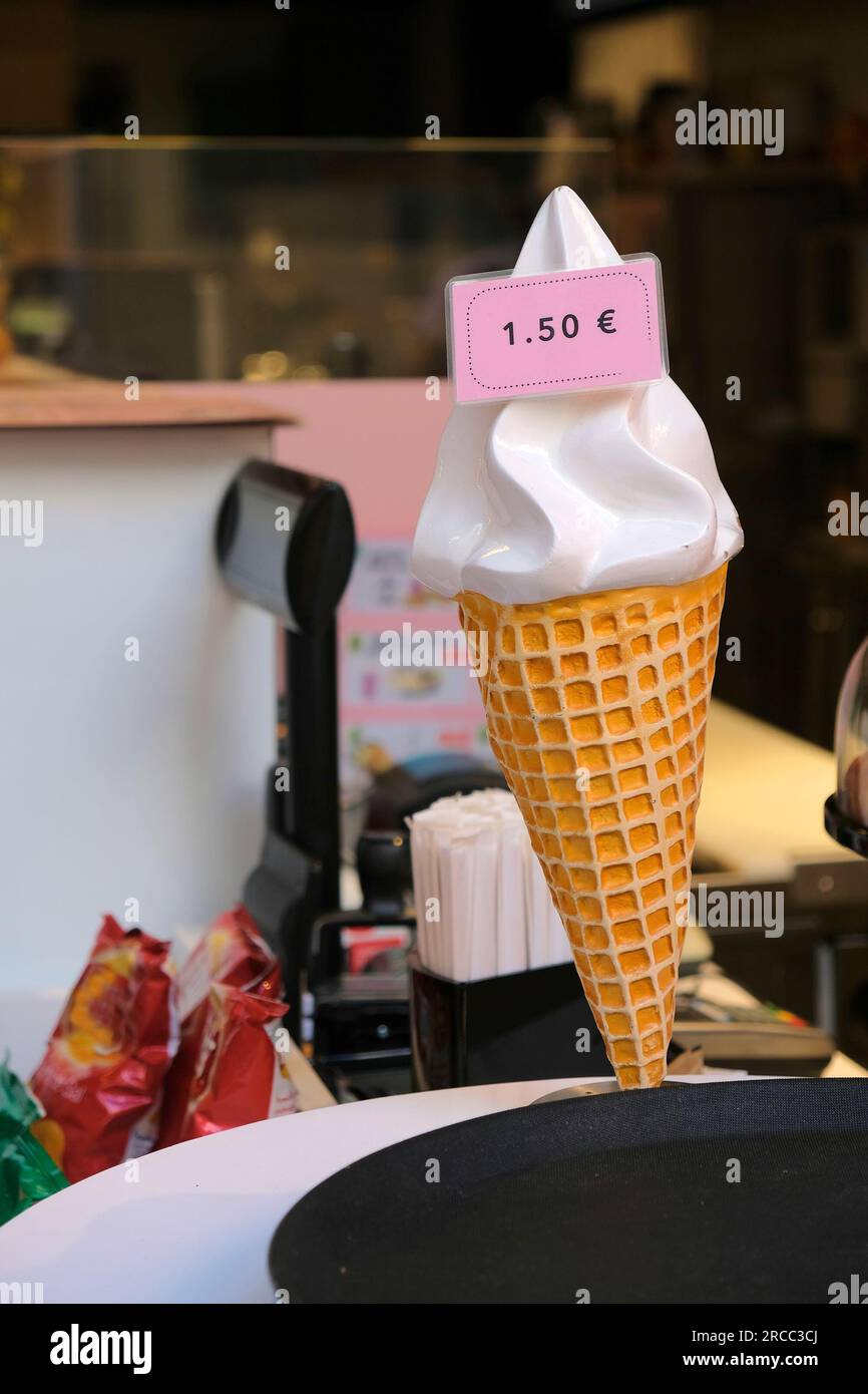 Cream ticket hi-res stock photography and images - Alamy