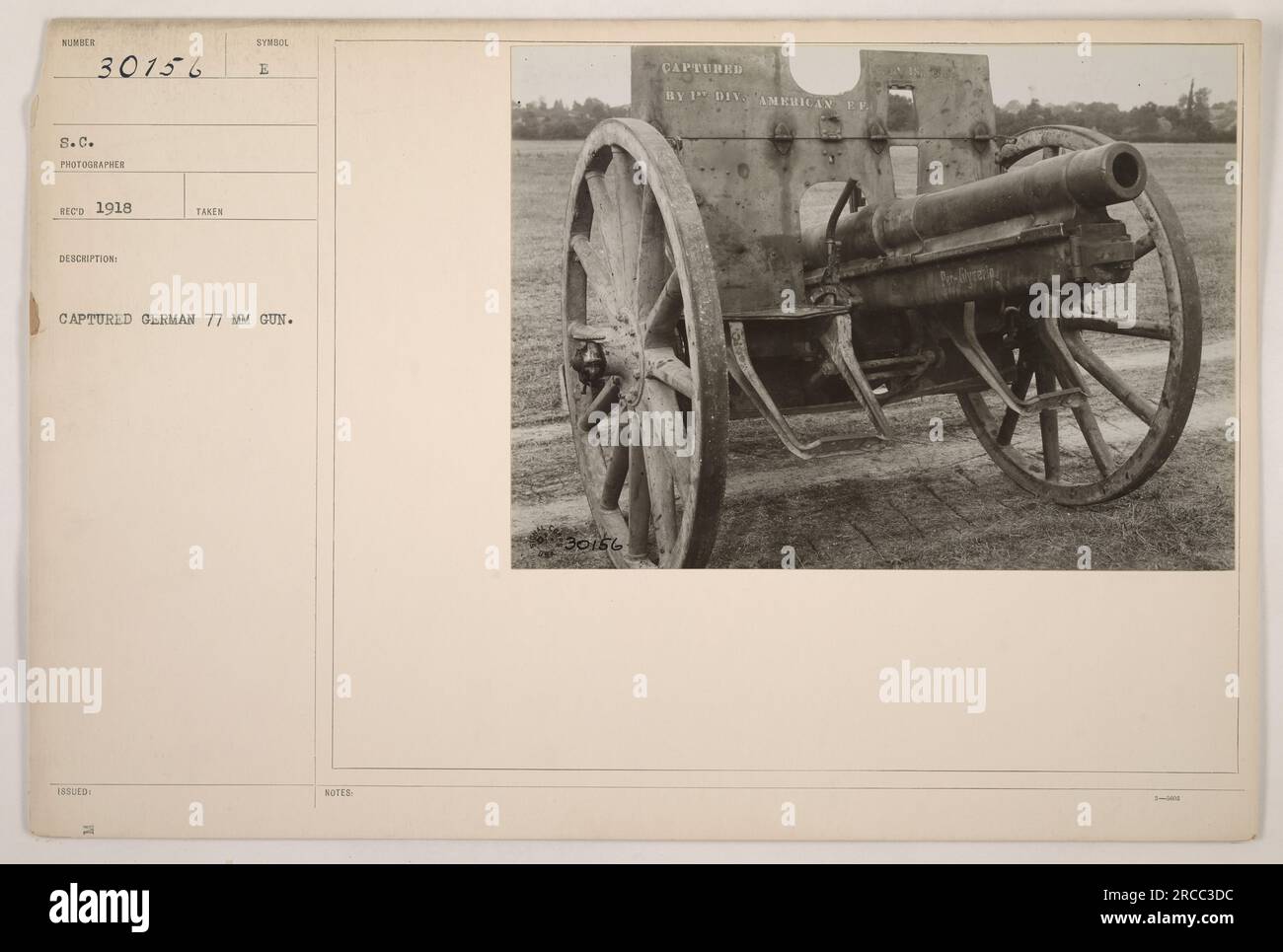 American soldiers posing with a captured German 77 mm gun during World ...