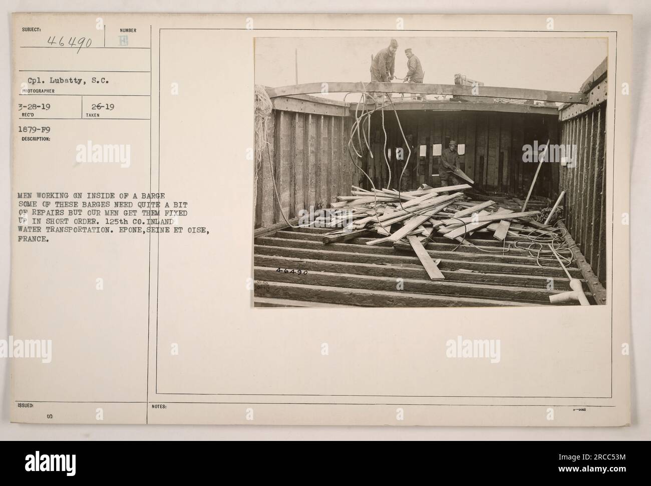 Barge maintenance crew hi-res stock photography and images - Alamy