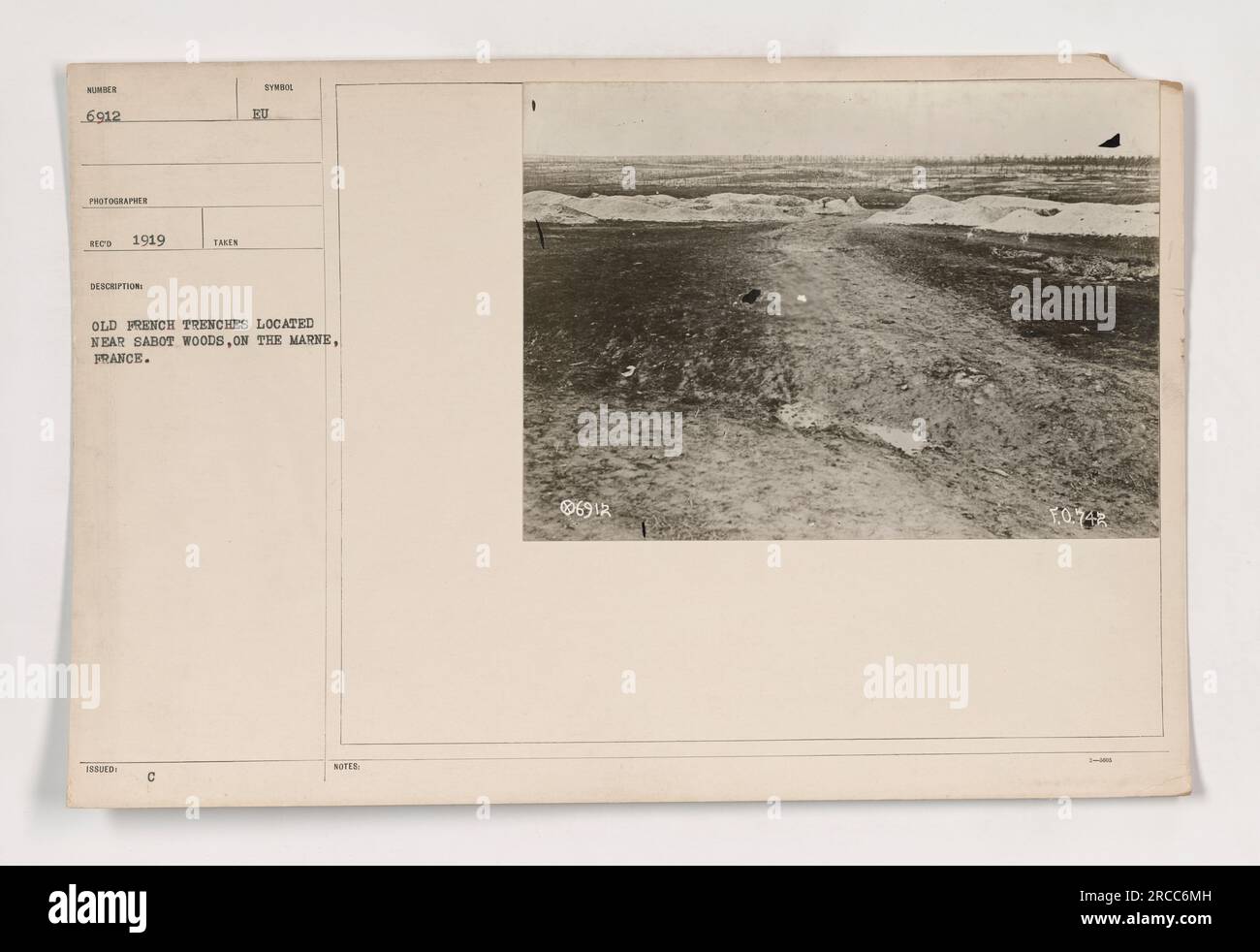 Winter 1919: American military troops inspect old French trenches ...