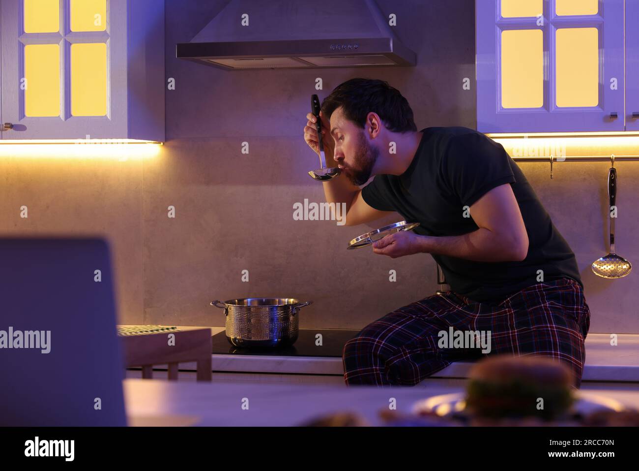 Man stress hungry kitchen hi-res stock photography and images - Alamy