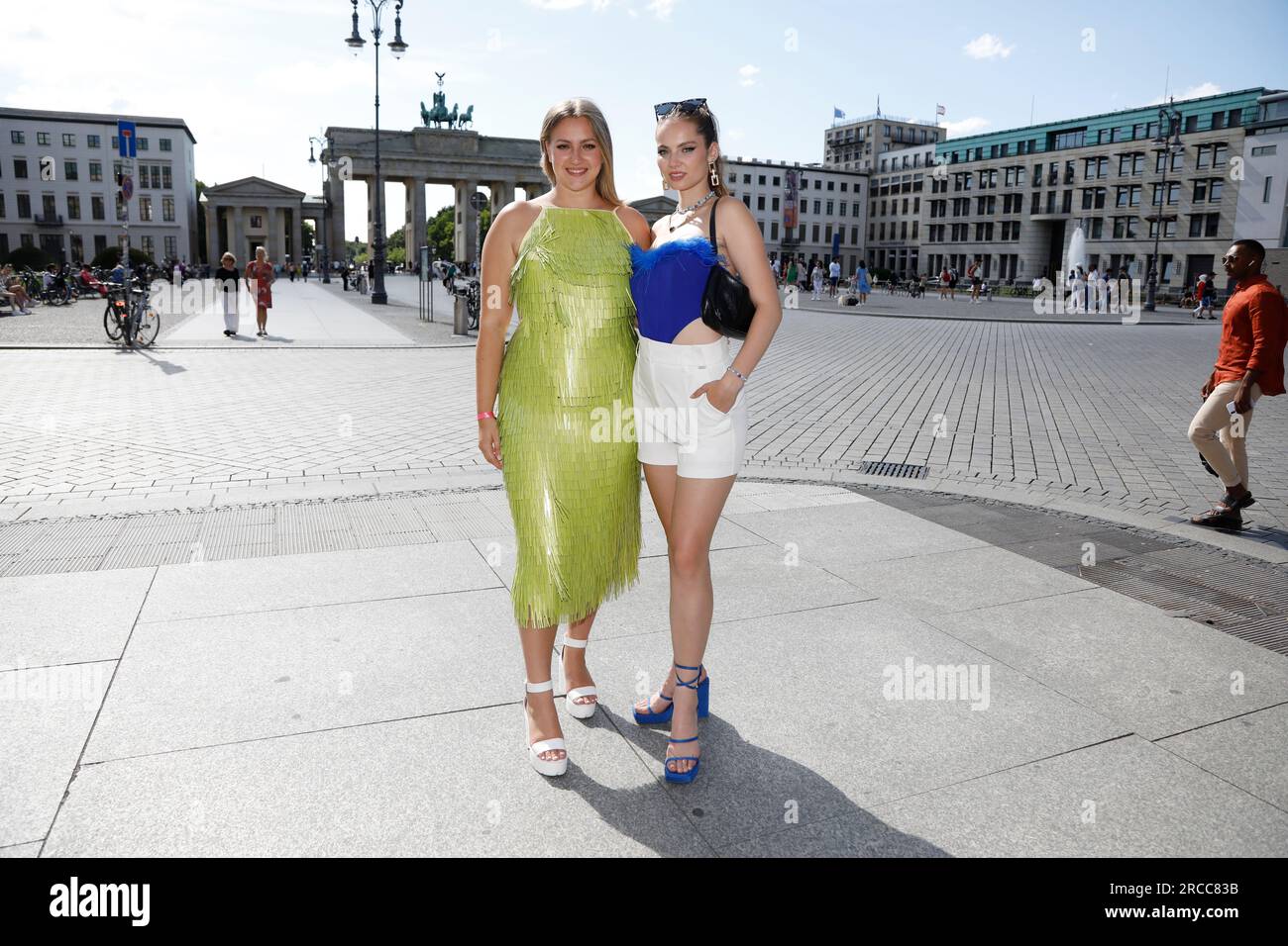 Dascha Carriero und Luca Angelina Vanak bei der Anja Gockel Fashion ...