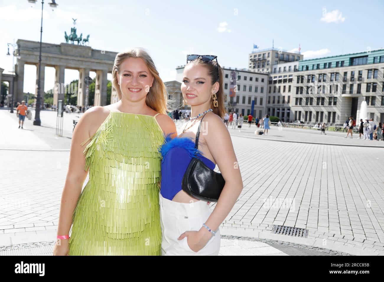 Dascha Carriero und Luca Angelina Vanak bei der Anja Gockel Fashion ...