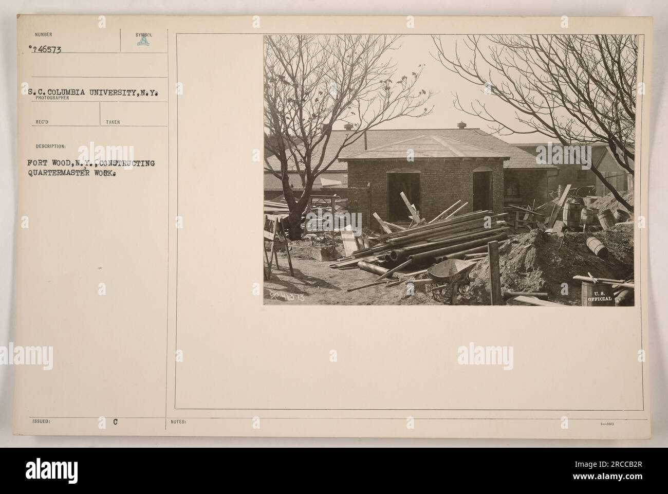 Soldiers at Fort Wood, New York are working on constructing ...